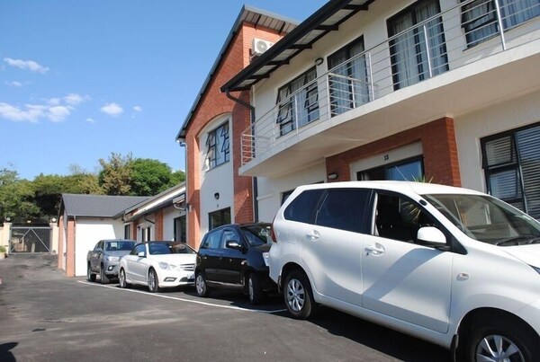 86 Edison Guest Lodge - Sandton