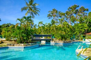 Apartamento, 2 quartos | Piscina | Piscina exterior, guarda-sóis, espreguiçadeiras 