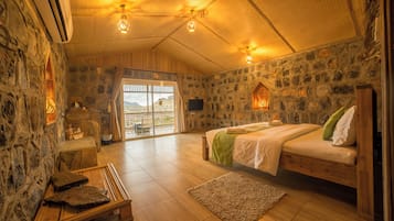 Quarto Duplo Panorâmico, 1 cama queen-size, não fumadores, vista para a montanha | 1 quarto, berços/camas para crianças grátis, camas desdobráveis