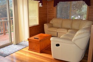 Casa, 2 quartos | Ărea de estar | TV de tela plana, DVD player