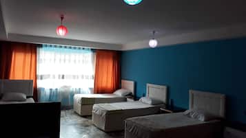 Cofre no quarto, secretária, Wi-fi grátis, roupa de cama fornecida