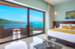 Minibar, cofre no quarto, secretária, quartos insonorizados 