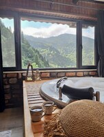 Quarto de Luxo, 1 cama king-size, banheira de hidromassagem, vista para o vale | Roupa de alta qualidade, secretária 