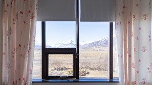 Quarto Duplo ou Twin Económico, casa de banho partilhada | Cortinas/cortinados opacos, Wi-fi grátis, roupa de cama fornecida 