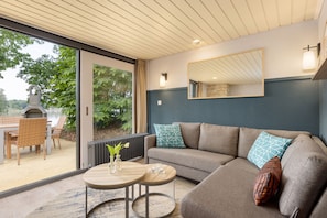 Casa de Campo Deluxe, 1 quarto | Sala de estar | Televisor de 80 cm com canais por cabo