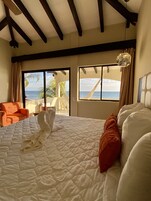 Quarto panorâmico | Cofres nos quartos, escrivaninha, ferros/tábuas de passar roupa