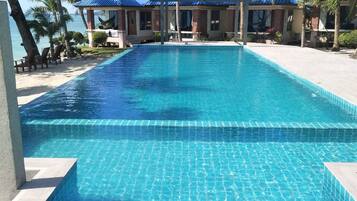 Piscina exterior, da(s) 8:30 à(s) 22:00, espreguiçadeiras