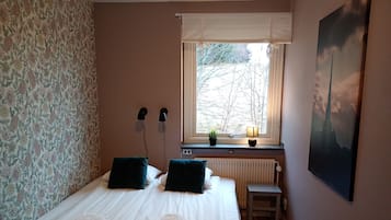 Quarto Duplo, 1 cama queen-size, casa de banho privativa | Cortinas/cortinados opacos, ferro/tábua de engomar, Wi-fi grátis