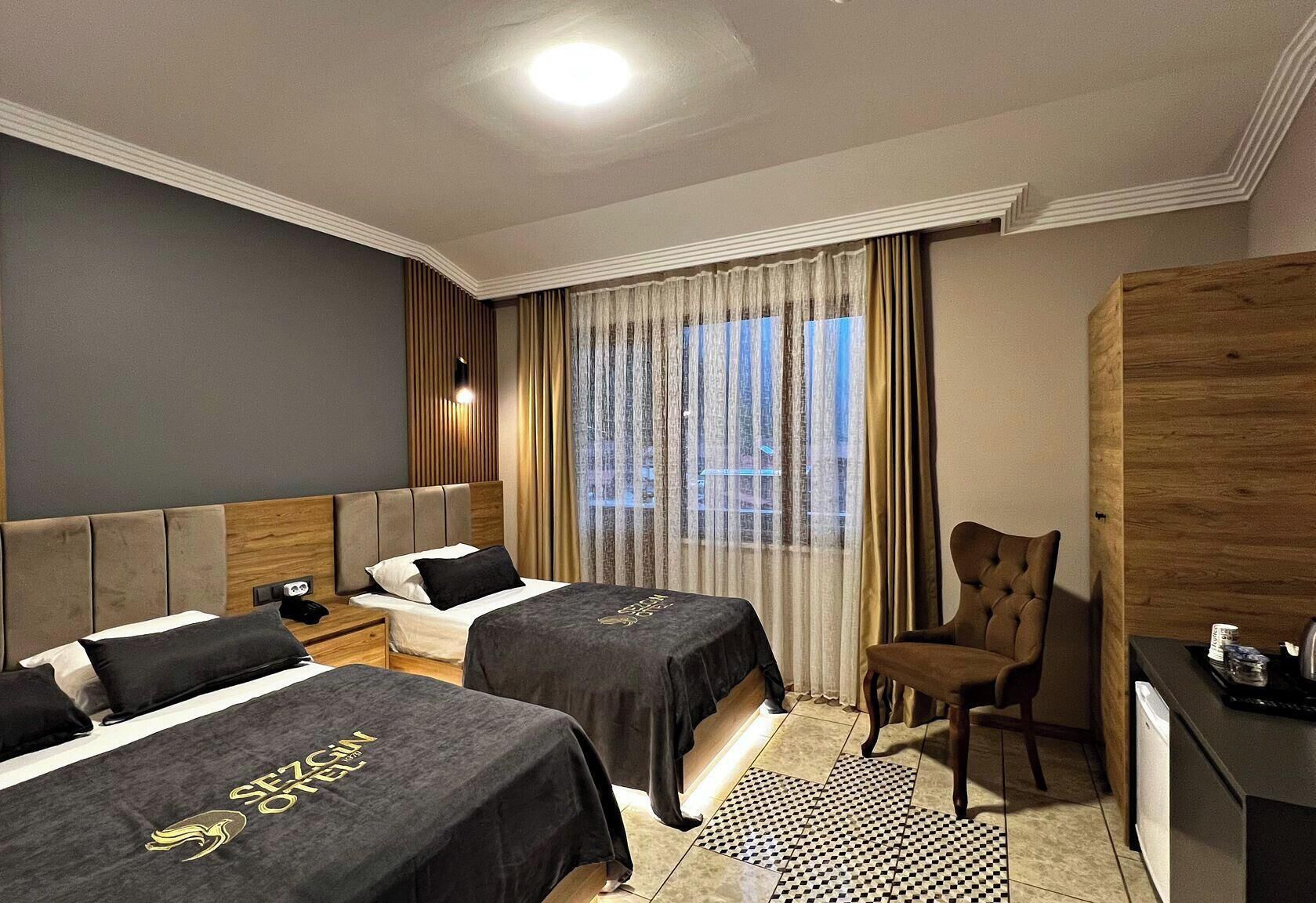 Quarto standard, vista para a montanha | Frigobar (abastecido com itens grátis), escrivaninha