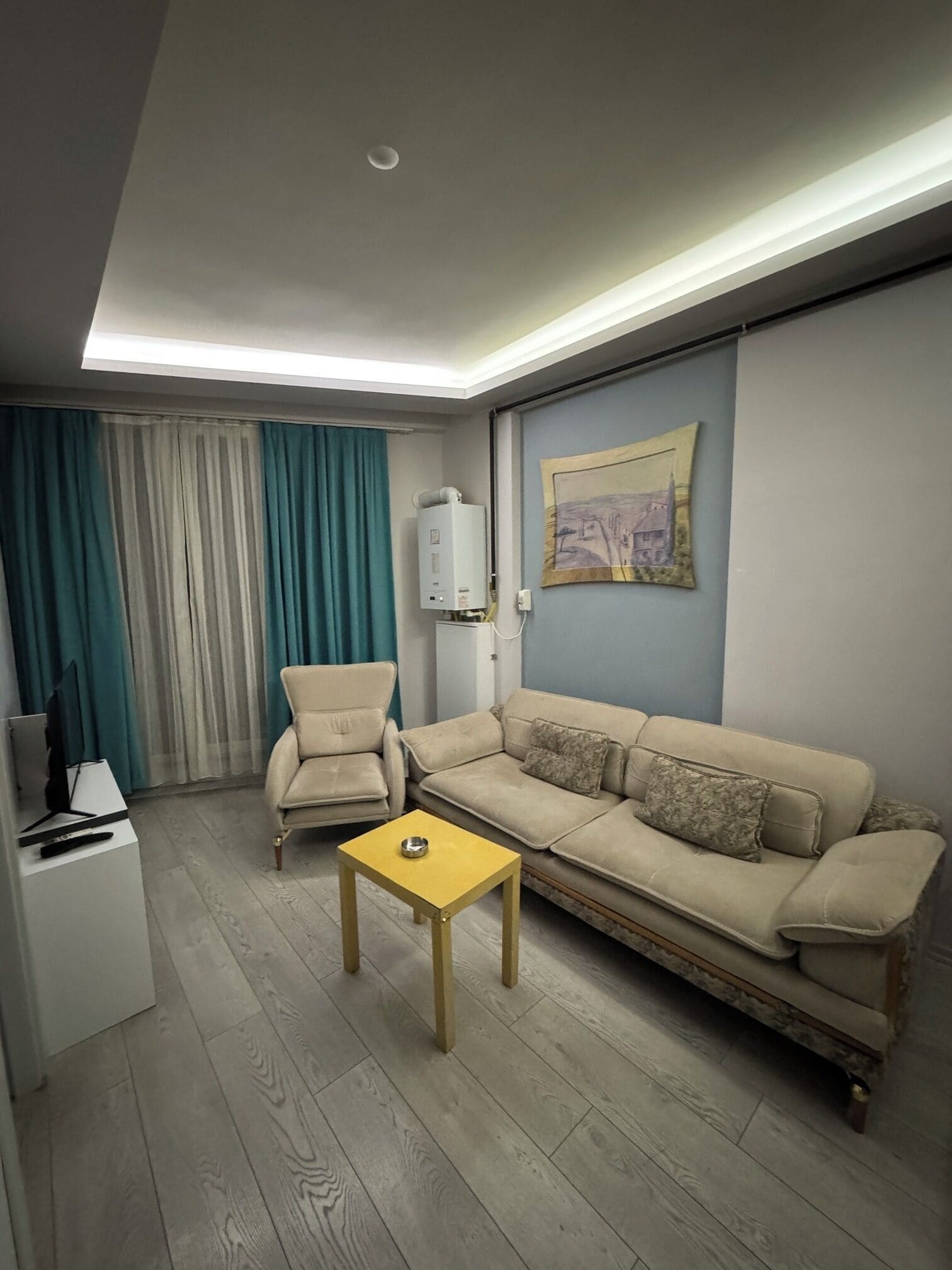 Apartamento Superior | Minibar, secretária, Wi-fi grátis, roupa de cama fornecida 