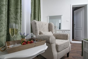 Suite Familiar, junto à piscina | Refeições no quarto