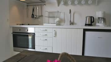 Dúplex, 4 quartos, vista para o mar (Angelica) | Cozinha privada | Um frigorífico/congelador grande, um forno, uma placa de cozinha