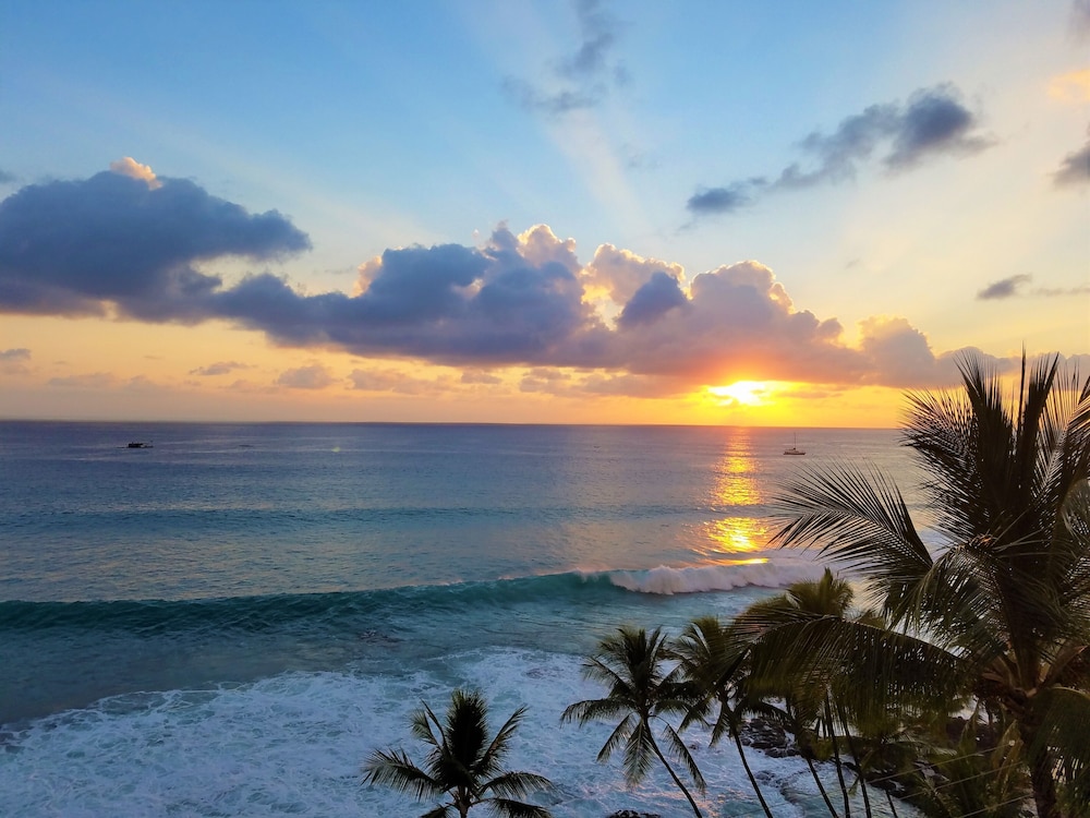 ** Condo Penthouse Impressionnant Ocean Front 7th Floor ** - Kailua-Kona, HI