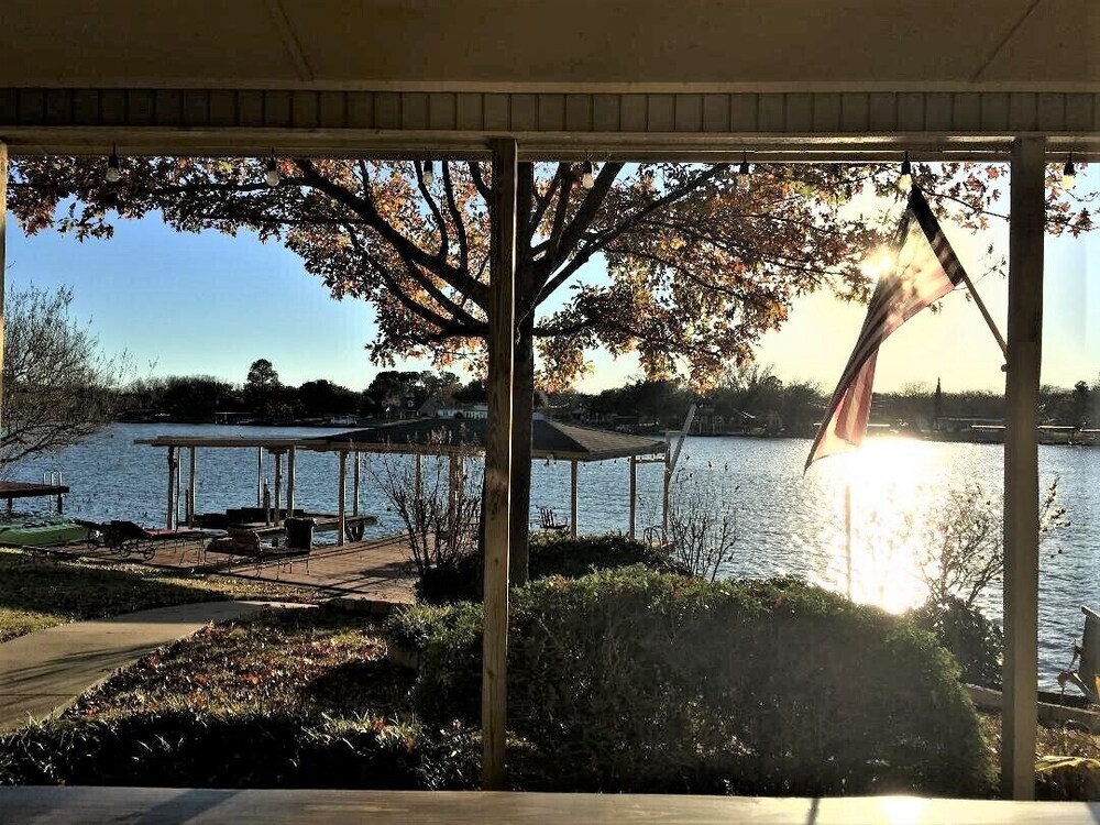 Firefly Cottage - Lakefront Home With Huge Dock On Quiet Cove - 德克薩斯