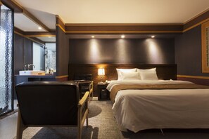 Quarto casal luxo (No Parking) | Roupas de cama premium, escrivaninha, quartos à prova de som