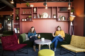 Área de estar no saguão