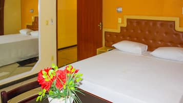 Frigobar, Wi-Fi de cortesia, roupa de cama
