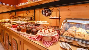 Café da manhã com buffet grátis todos os dias