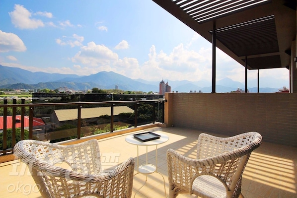 Quarto Quádruplo Familiar | Roupa de alta qualidade, secretária, cortinas/cortinados opacos