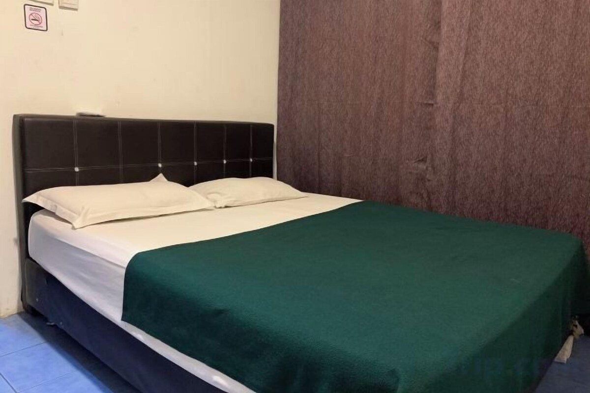 Ferro/tábua de engomar, Wi-fi grátis, roupa de cama fornecida 