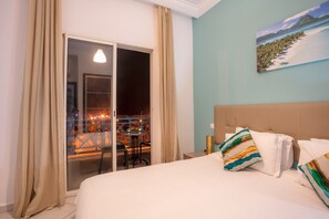 Apartamento, cozinha americana | Roupas de cama premium, cofres nos quartos, berços (sobretaxa)