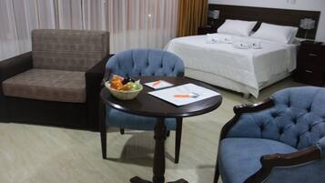 Quarto casal superior, 1 quarto | Frigobar, escrivaninha, camas extras/dobráveis (sobretaxa)