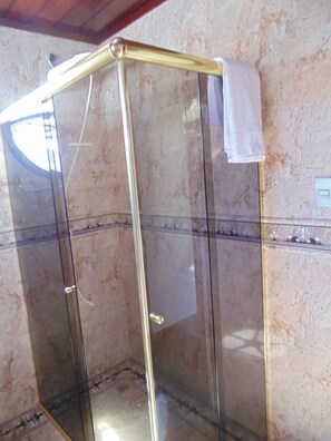 Dormitório compartilhado, em dormitório misto (10 Beds / 10 Camas) | Chuveiro