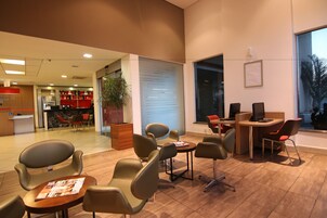 Área de estar no saguão