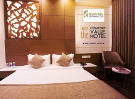 Quarto casal superior | Roupas de cama premium, cofres nos quartos, escrivaninha