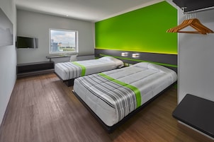 Quarto, 2 camas de solteiro | Escrivaninha, berços grátis, Wi-Fi de cortesia, roupa de cama
