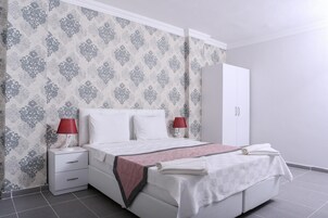 Apartamento Deluxe, 2 quartos | 2 quartos, roupa de alta qualidade, minibar, secretária 