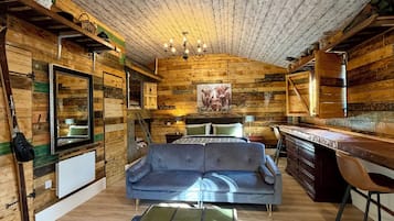 Estúdio Deluxe, 1 quarto, vista para o jardim, no rés do chão (Garden Lodge) | Com decoração personalizada, com mobília individualizada, secretária