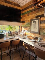 Estúdio luxo, 1 quarto, vista para o jardim, no piso térreo (Garden Lodge) | Individualmente decorados, individualmente mobiliados, escrivaninha