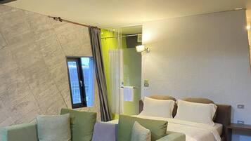 Suite Familiar, terraço, mezanino | 1 quarto, edredões de penas, minibar, com decoração personalizada