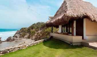Cabana de Madeira de Luxo, terraço, vista para o mar | Minibar, cofre no quarto, roupa de cama fornecida 