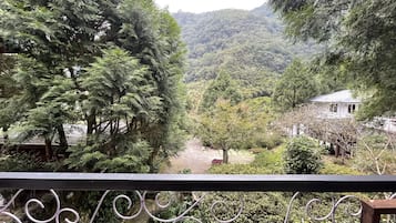 Quarto Quádruplo | Roupa de alta qualidade, cortinas/cortinados opacos, Wi-fi grátis