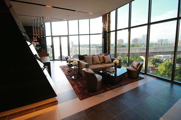 Área de estar no saguão