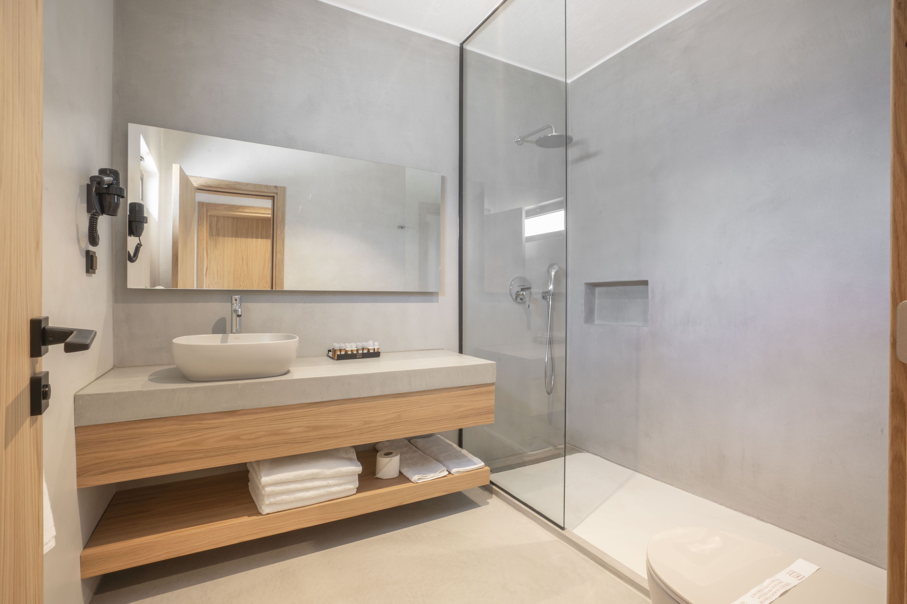 Minibar, cofre no quarto, quartos insonorizados, Wi-fi grátis 