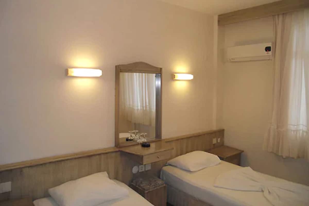 Quarto Duplo ou Twin Standard | Minibar, Wi-fi grátis, roupa de cama fornecida
