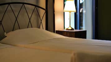 1 quarto, minibar, com decoração personalizada, secretária