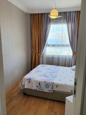 Apartamento, vista para o mar | 1 quarto, secretária, quartos insonorizados, ferro/tábua de engomar