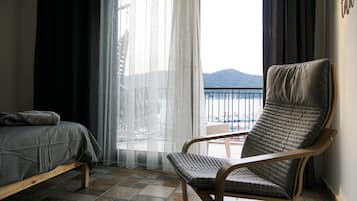 Quarto casal conforto, 1 cama de casal, para não fumantes, vista para o mar | Roupas de cama premium, escrivaninha, quartos à prova de som