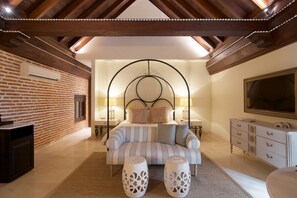 Suite, 1 cama king-size | Roupa de alta qualidade, edredões de penas