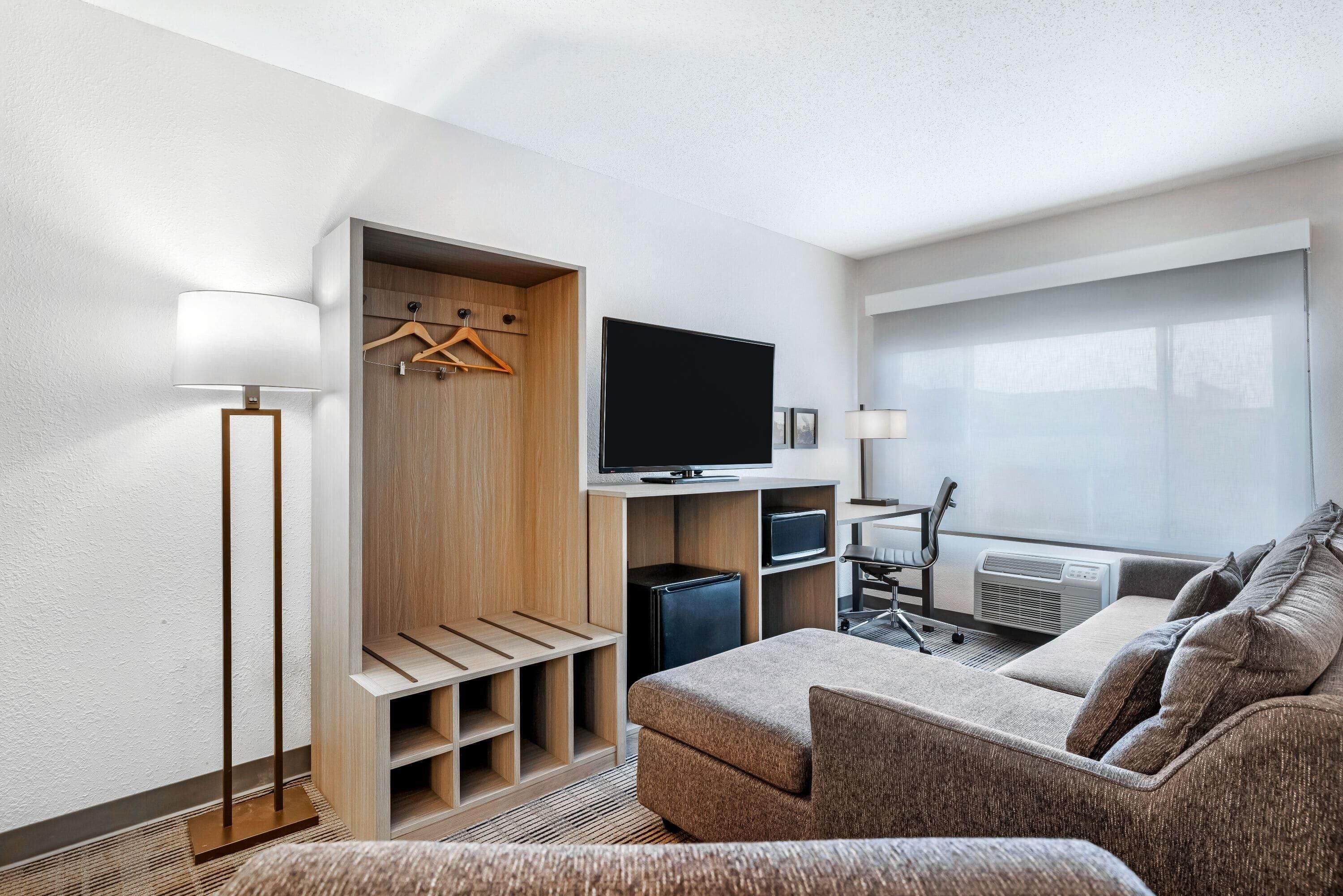 Suite Familiar, 2 camas queen-size, não fumadores | Roupa hipoalergénica, secretária, cortinas/cortinados opacos 