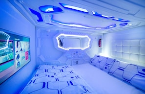 Cofres nos quartos, escrivaninha, Wi-Fi de cortesia, roupa de cama