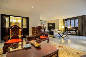 Quarto Duplo Royal | Sala de estar | Televisor LCD, piso aquecido 