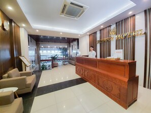 Área de estar no saguão