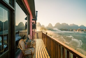 Suite Familiar, quartos comunicantes | Roupa de alta qualidade, minibar, cofre no quarto, secretária 