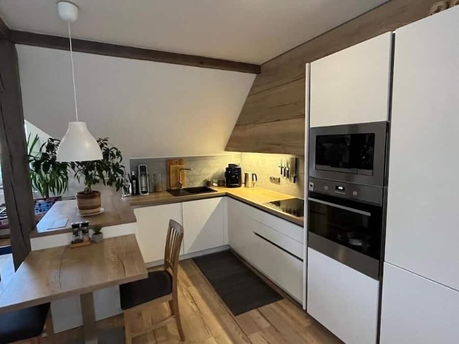 Apartamento | Cozinha privada | Um frigorífico, uma placa de cozinha, uma chaleira elétrica