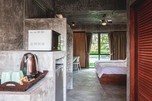 Minibar, cofre no quarto, secretária, Wi-fi grátis